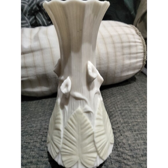 Belleek | Accents | Belleek White Vase Leaf Flower Pattern 75 Vintage ...